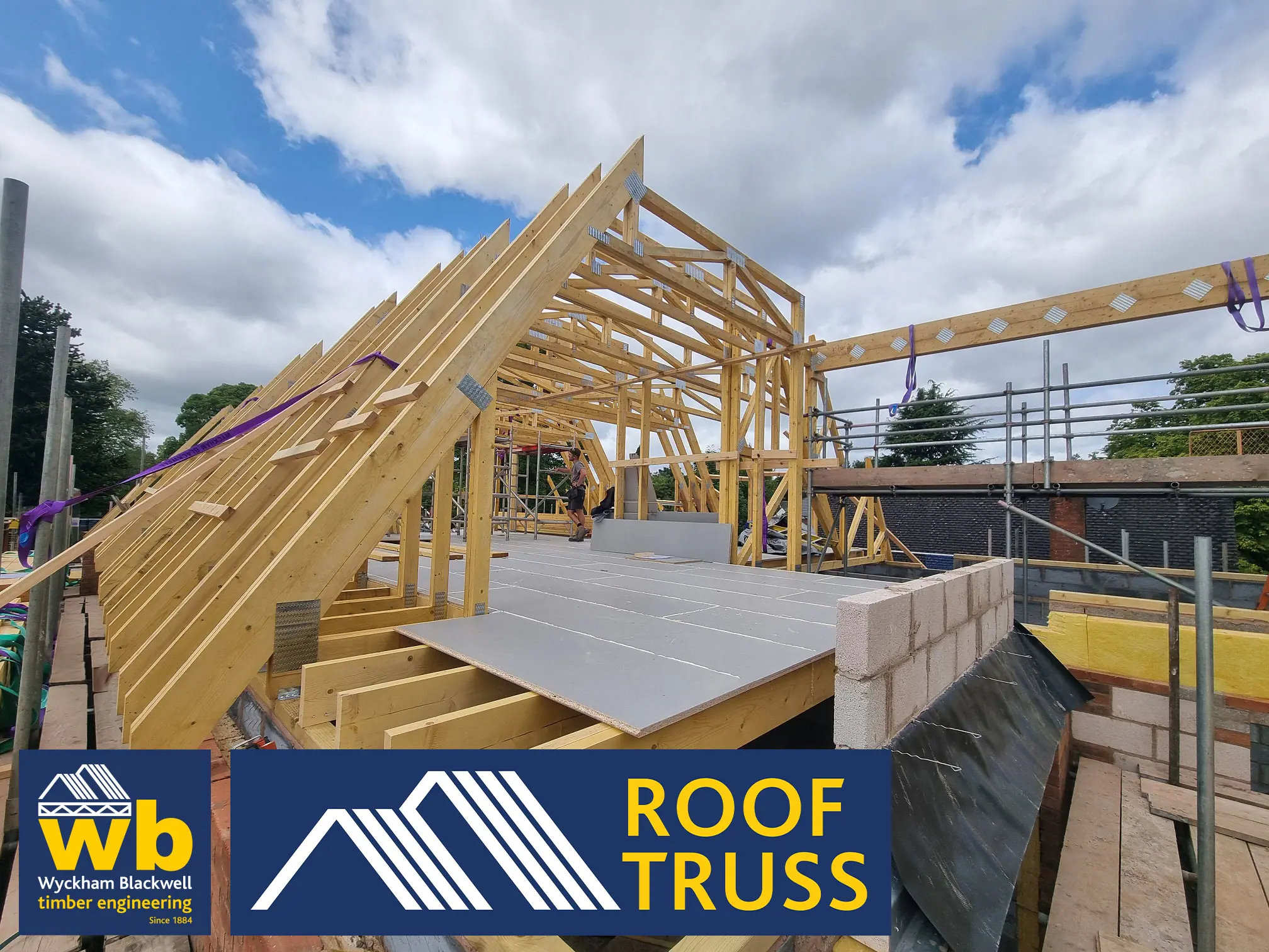 11m Span Dual Pitch Flat Top Trusses being installed this week on a new ...